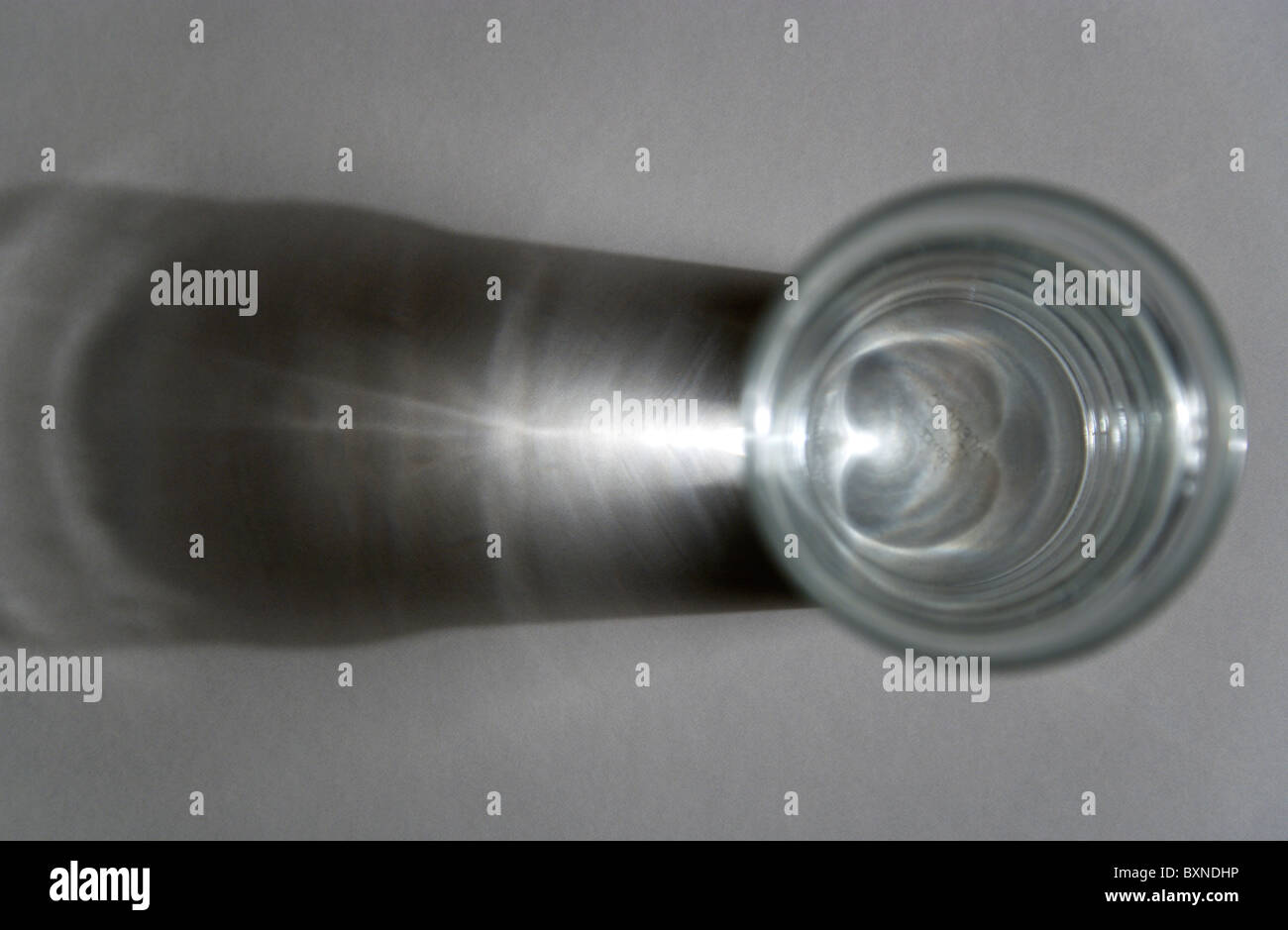 La science, Courbe caustique, verre d'eau, montrant une courbe ...