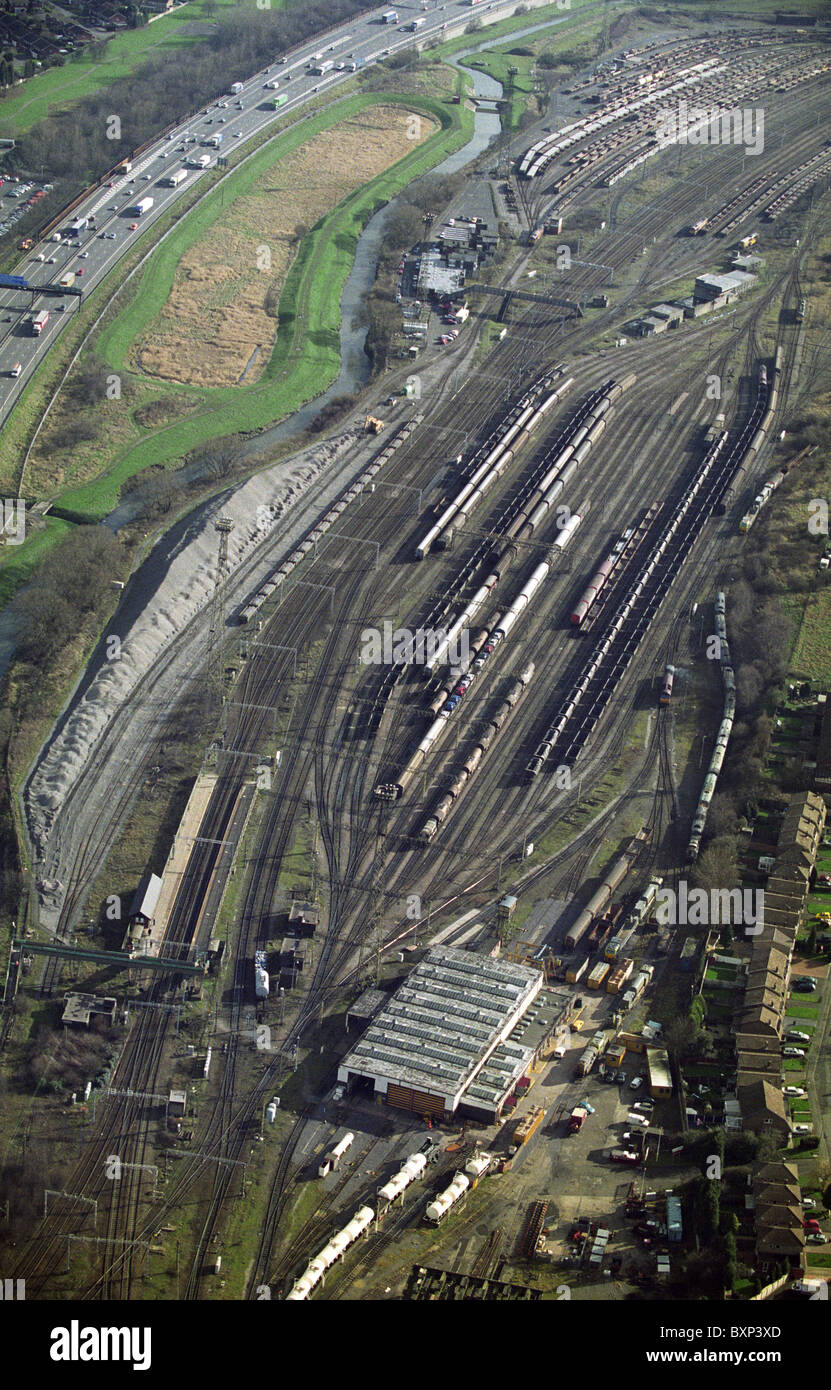 Vue aérienne de Bescot terminal de fret et de Bescot Stadium Railway ...