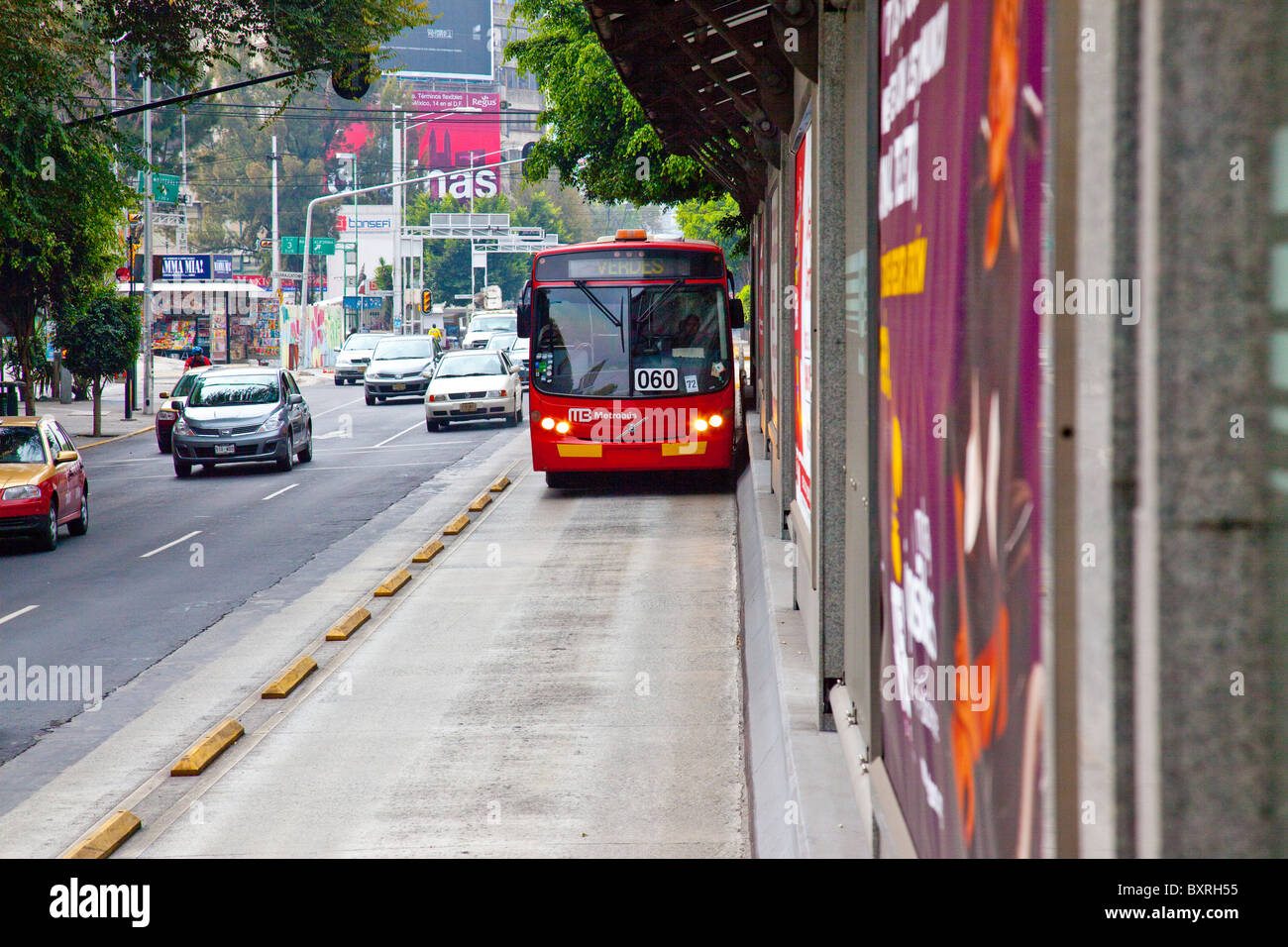 Metrobus bus mexico city Banque de photographies et d’images à haute ...