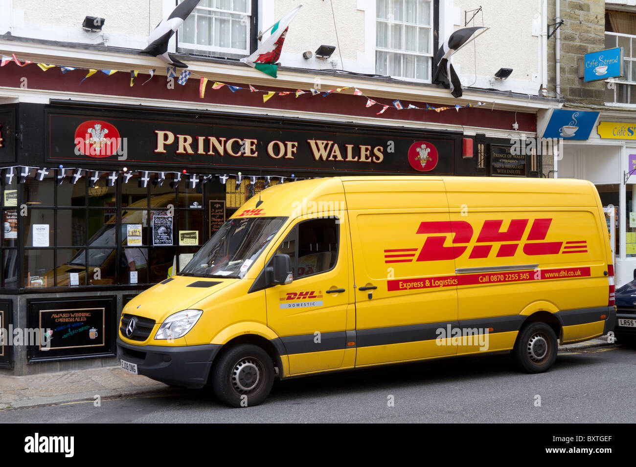 Dhl van dhl express van Banque de photographies et d’images à haute ...