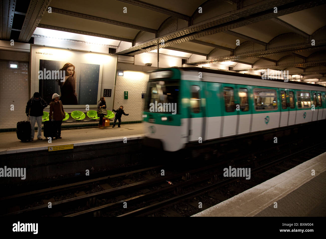 Paris metro poster Banque de photographies et d’images à haute ...