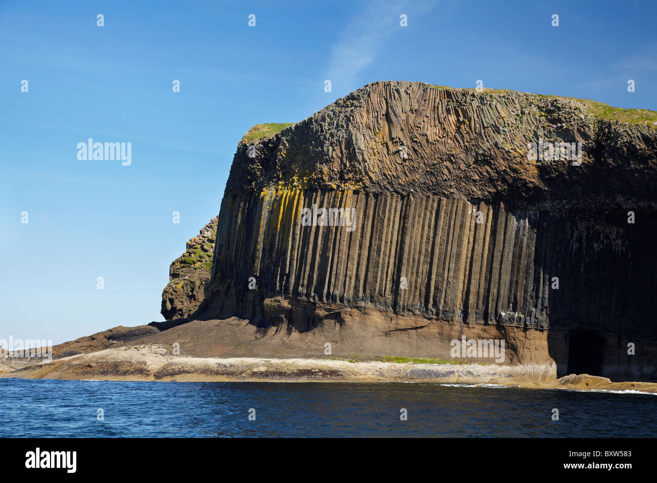 Les colonnes de basalte de la Grotte de Fingal, Staffa, au large de l ...