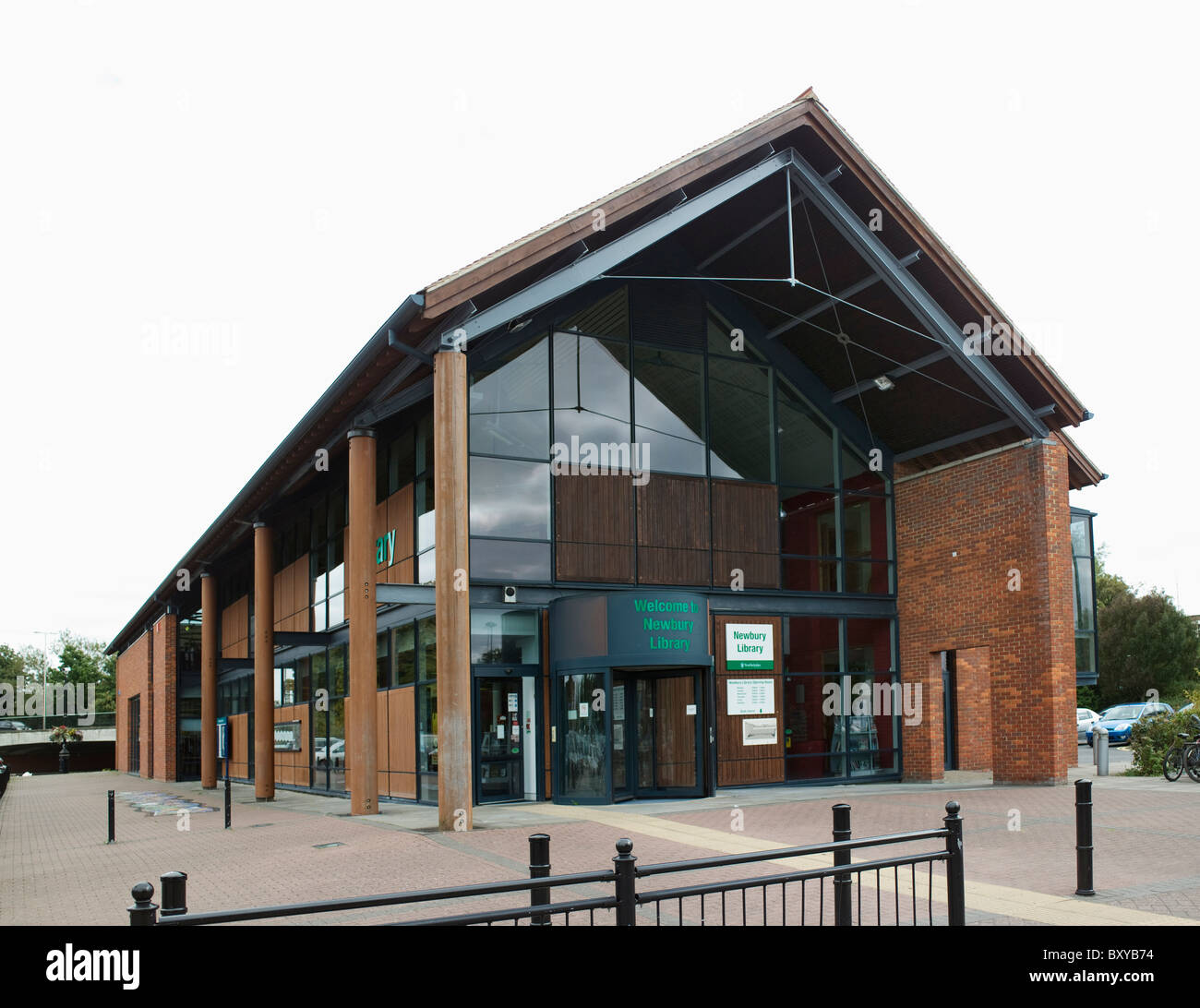 Newbury, Berkshire. 1997-2000 Bibliothèque par Sutton Griffin et Morgan ...