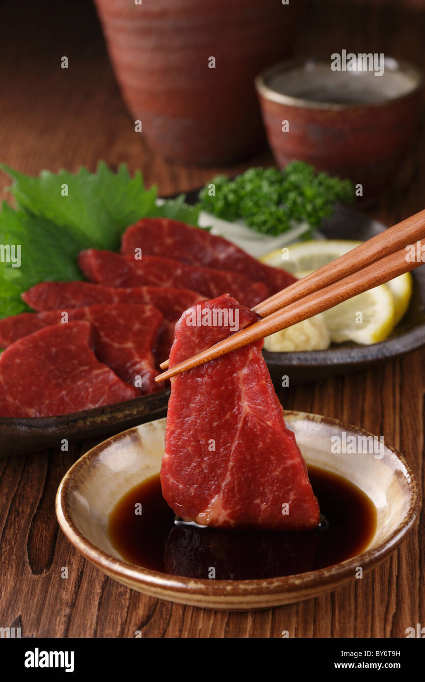 Basashi horse meat sashimi Banque de photographies et d’images à haute ...