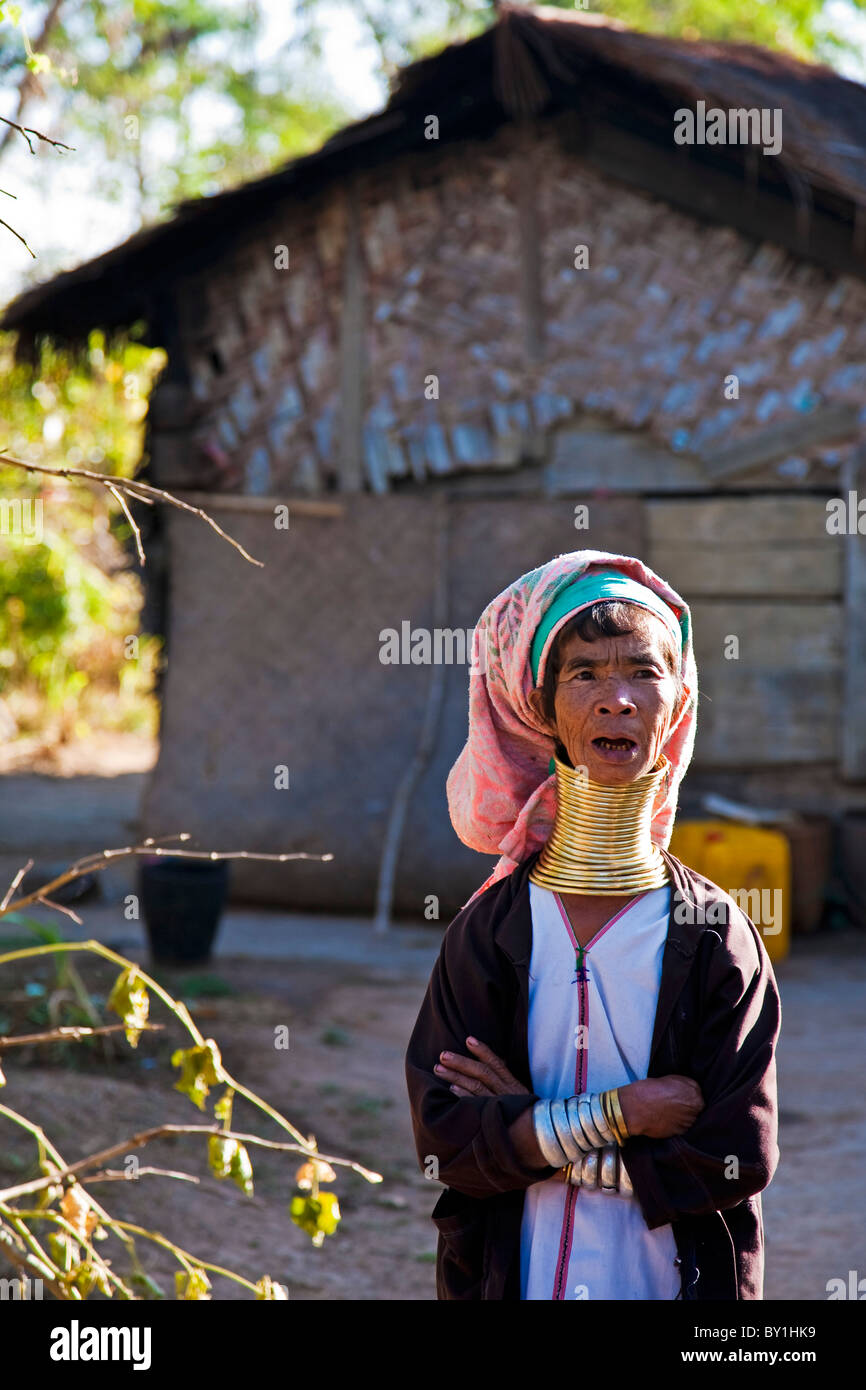 Tradition de la tribu pour un long cou Banque de photographies et d ...