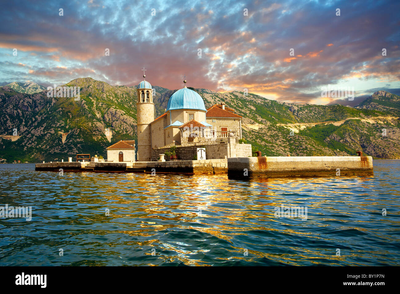 Inspirant notre dame des rochers église kotor bay Banque de ...