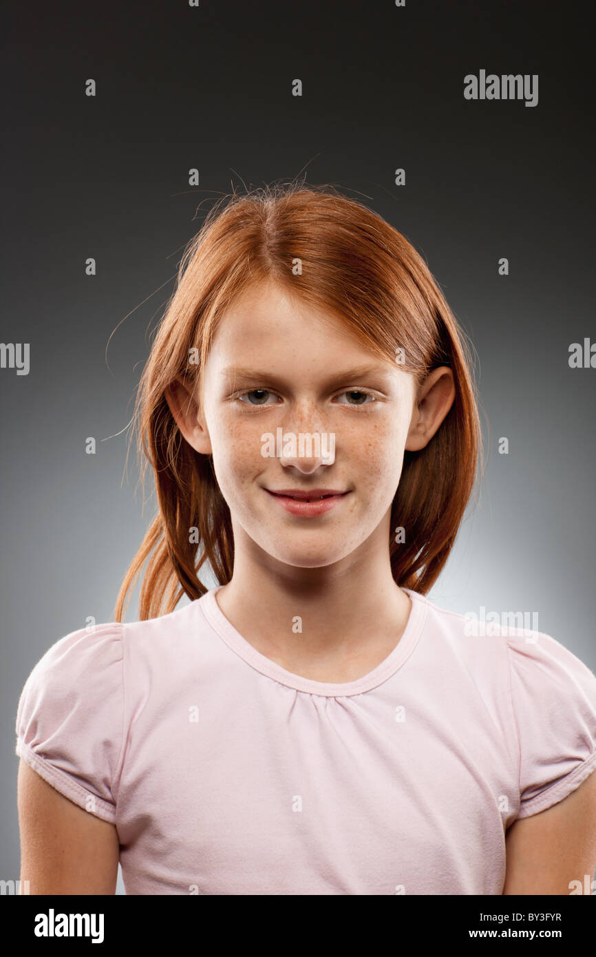 Portrait redhead girl 10 11 studio Banque de photographies et d’images ...
