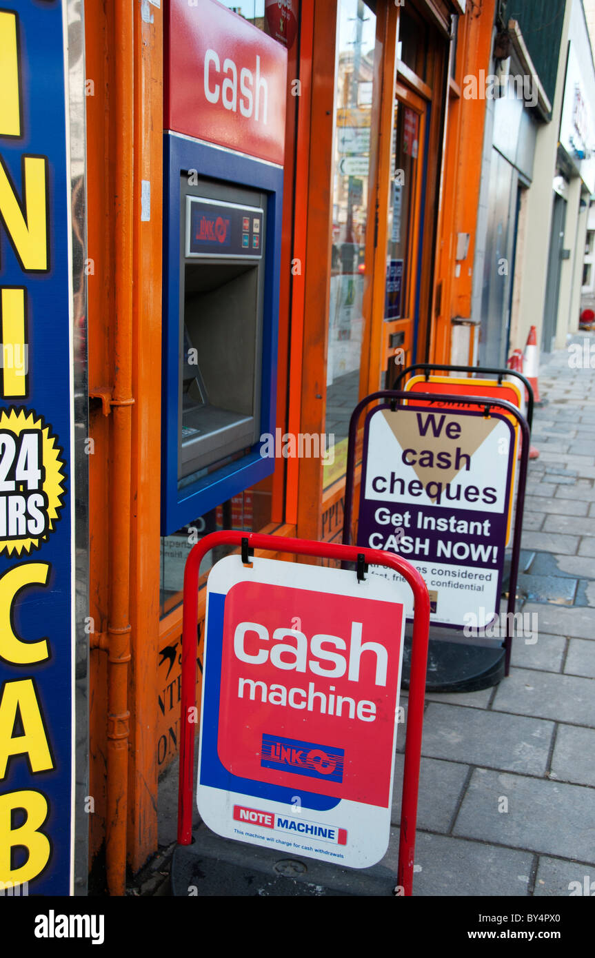 Distributeur automatique de billets de banque Banque de photographies ...