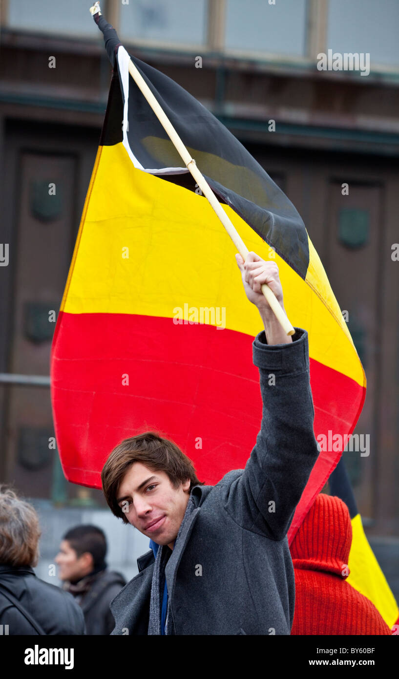 Drapeau belge flottant Banque de photographies et d’images à haute ...