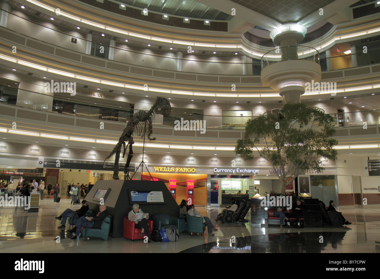 Atlanta airport atrium Banque de photographies et d’images à haute ...