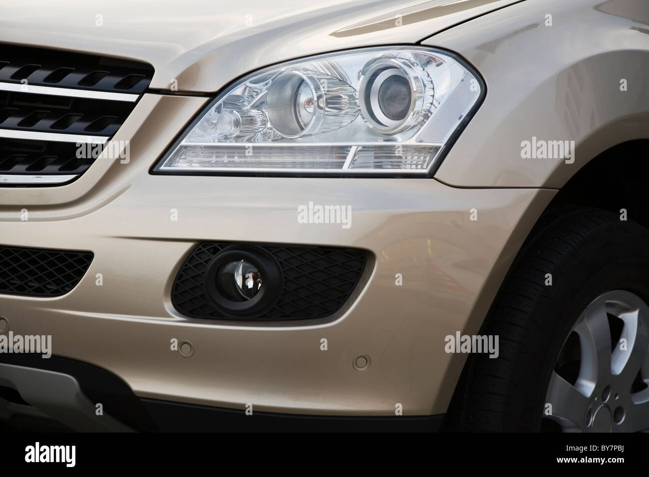 Mercedes ml 4 roues motrices Banque de photographies et d’images à ...