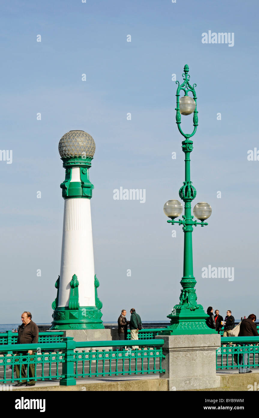 L'éclairage, piles de pont, pont, pont de Zurriola Zurriola, San ...