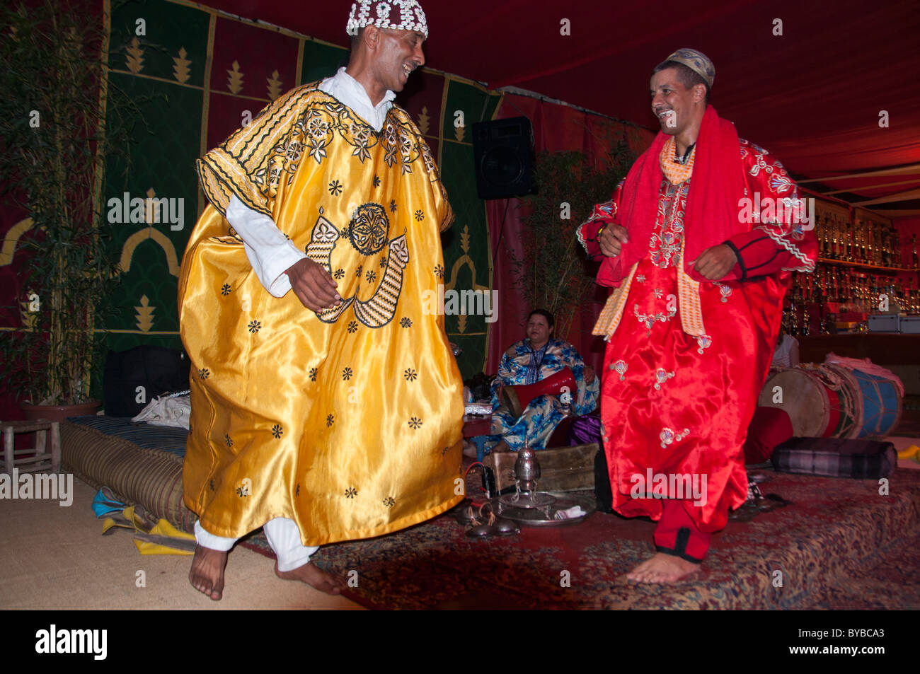 Moroccan dance Banque de photographies et d’images à haute résolution ...