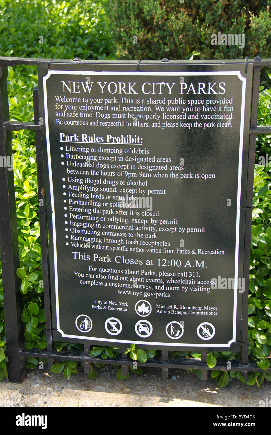 New York, Central Park sign montrant règles du park Photo Stock - Alamy