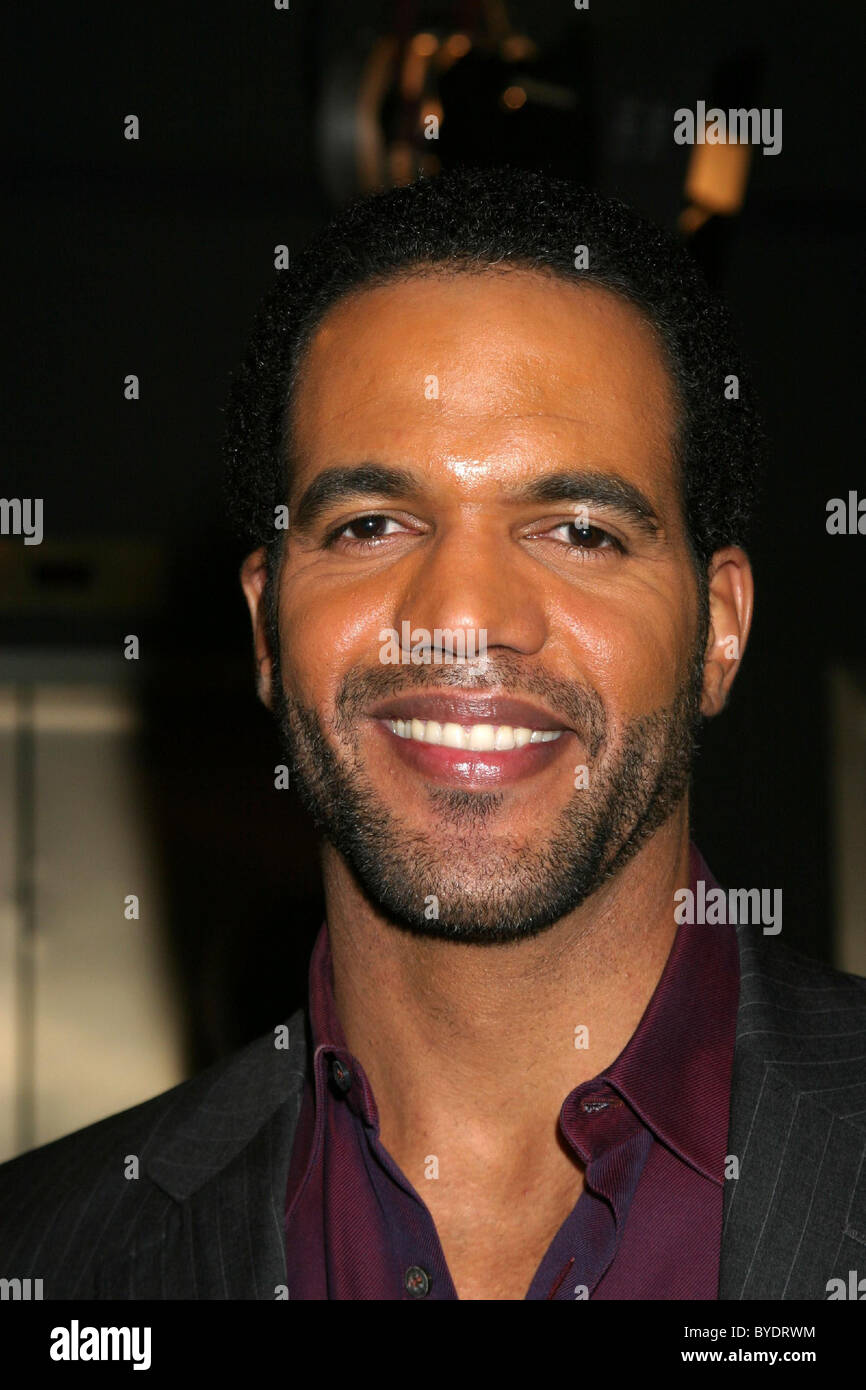 Kristoff St John "Les jeunes et l'agité' célébrer 18 ans que le numéro ...
