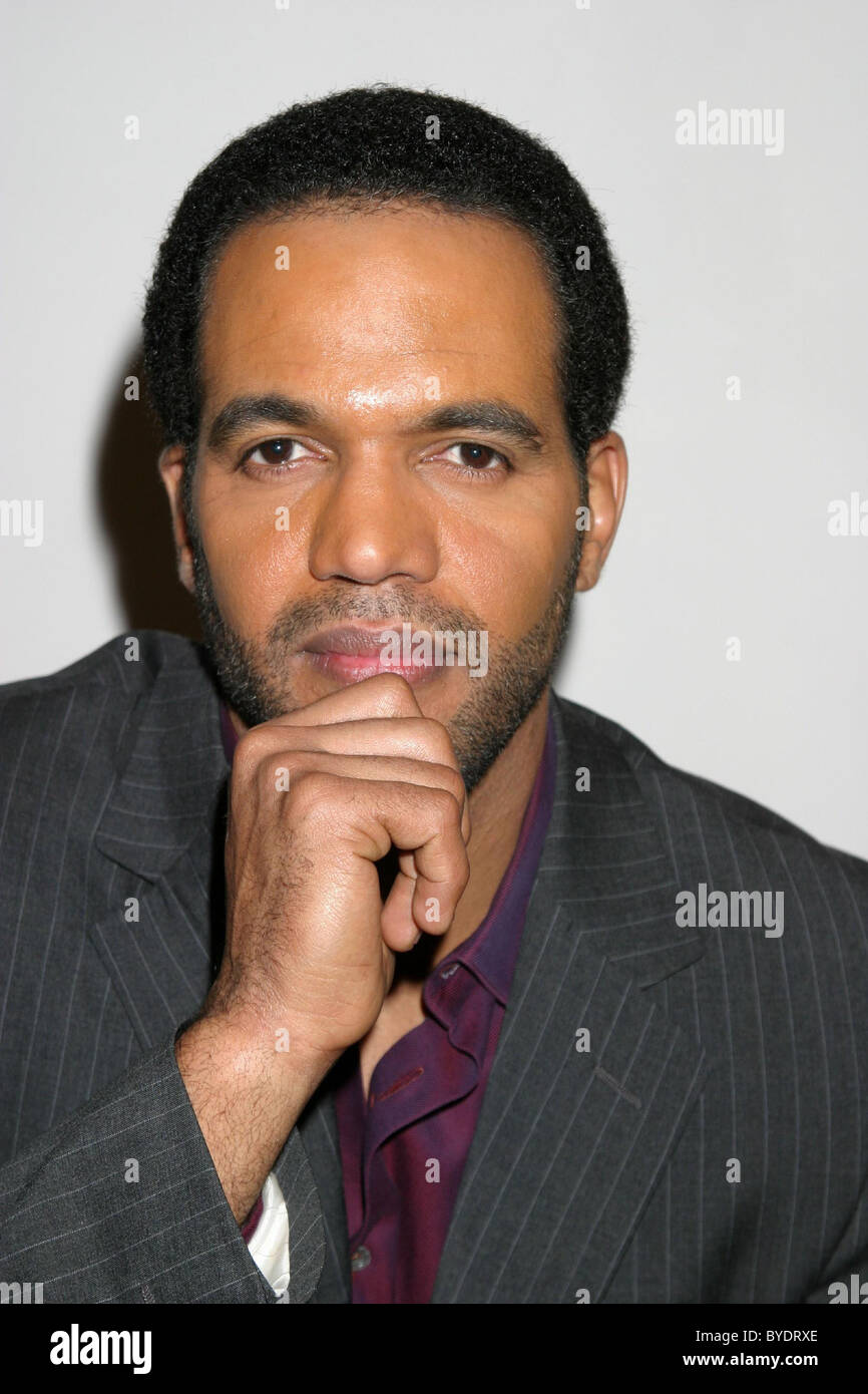 Kristoff St John "Les jeunes et l'agité' célébrer 18 ans que le numéro ...