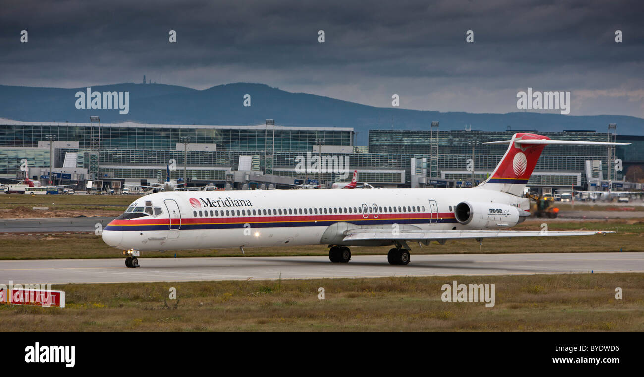Meridiana airlines Banque de photographies et d’images à haute ...