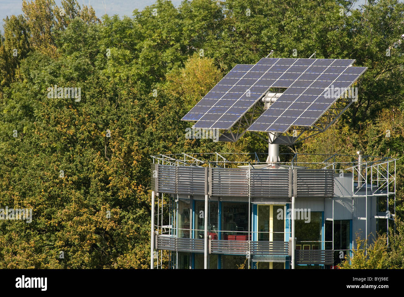 Rotating Solar Energy Panels Banque d'image et photos - Alamy
