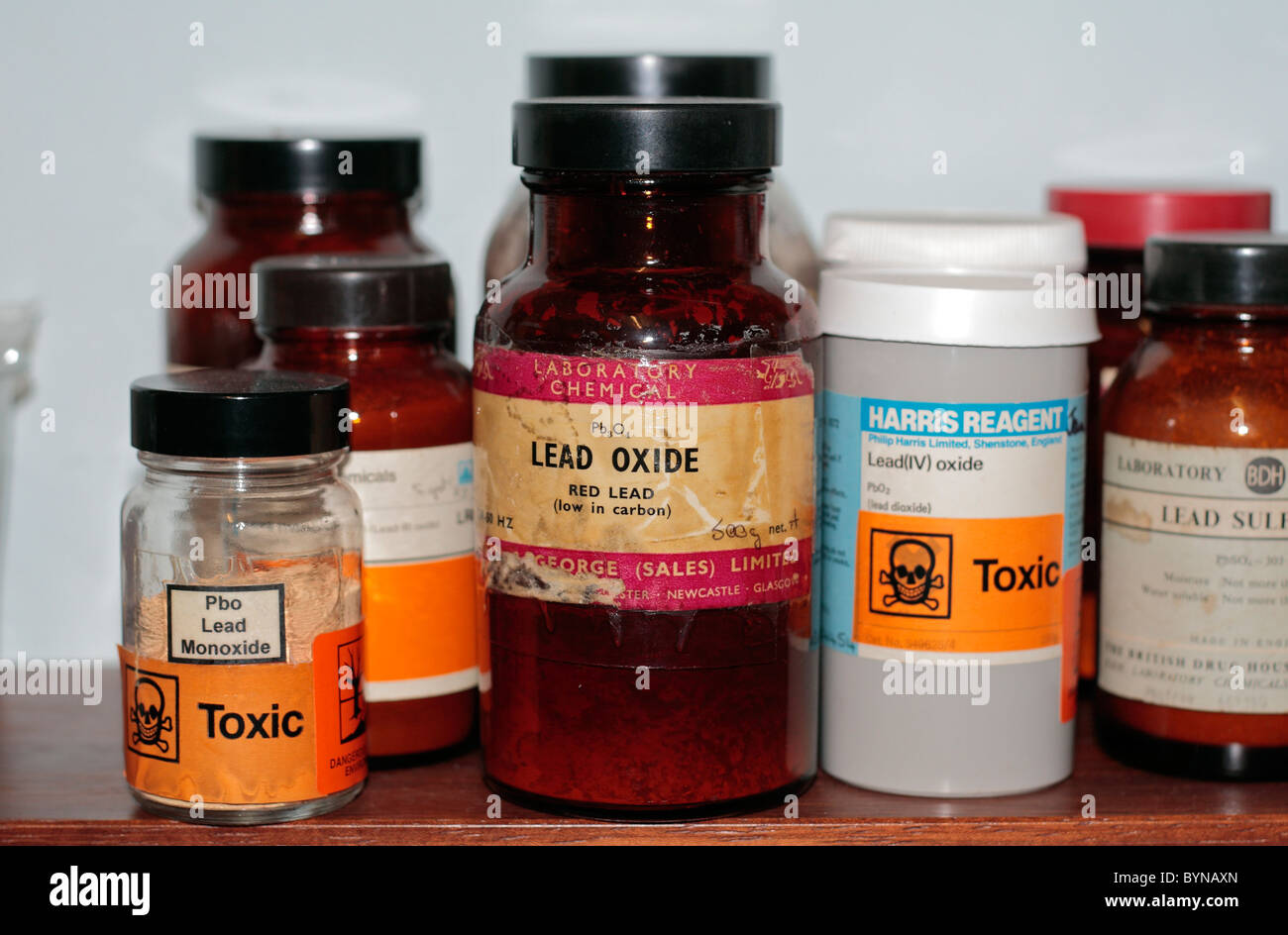 Lead oxide Banque de photographies et d’images à haute résolution - Alamy