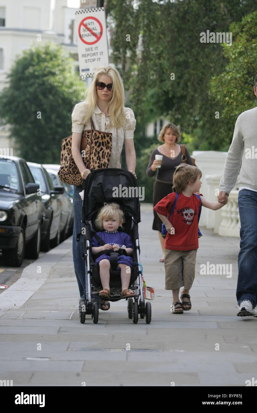 Claudia Schiffer et son mari Matthew Vaughn prendre leurs enfants ...
