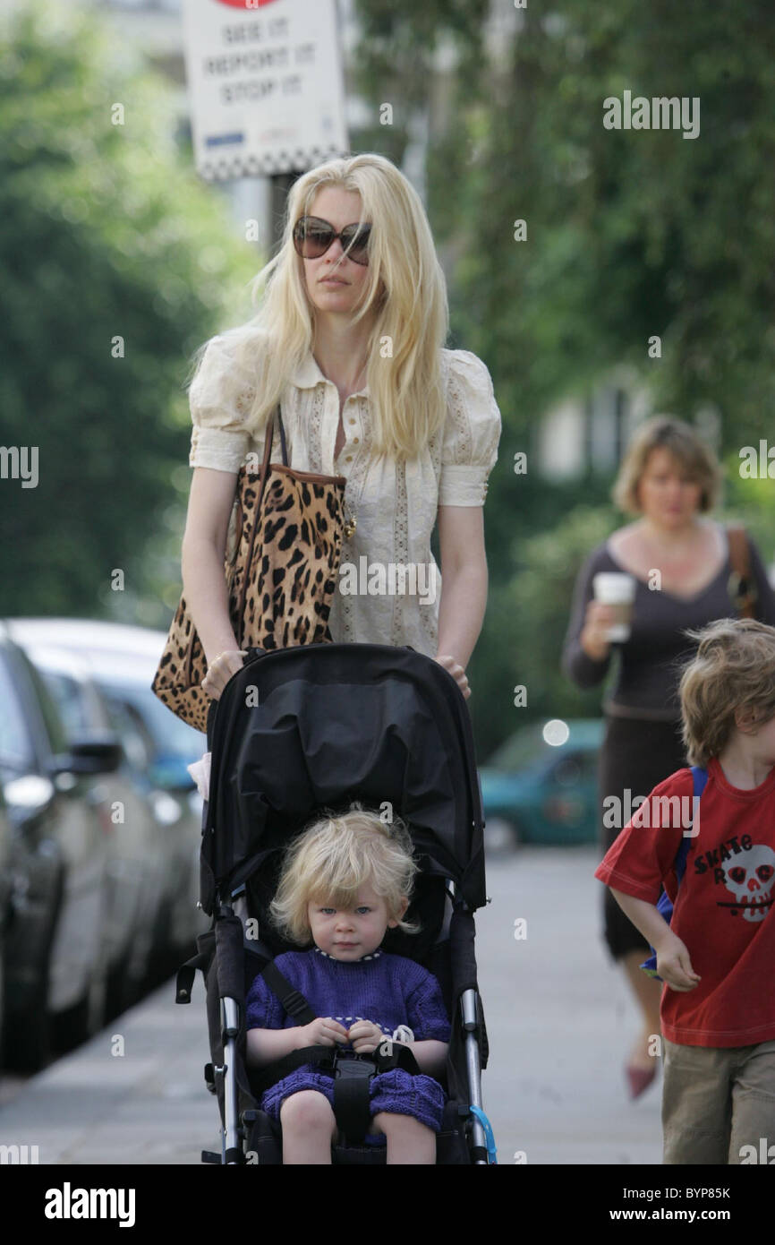 Claudia Schiffer et son mari Matthew Vaughn prendre leurs enfants ...