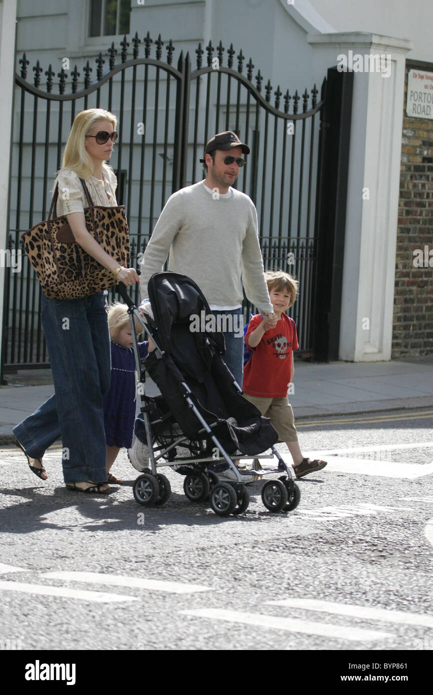 Claudia Schiffer et son mari Matthew Vaughn prendre leurs enfants ...