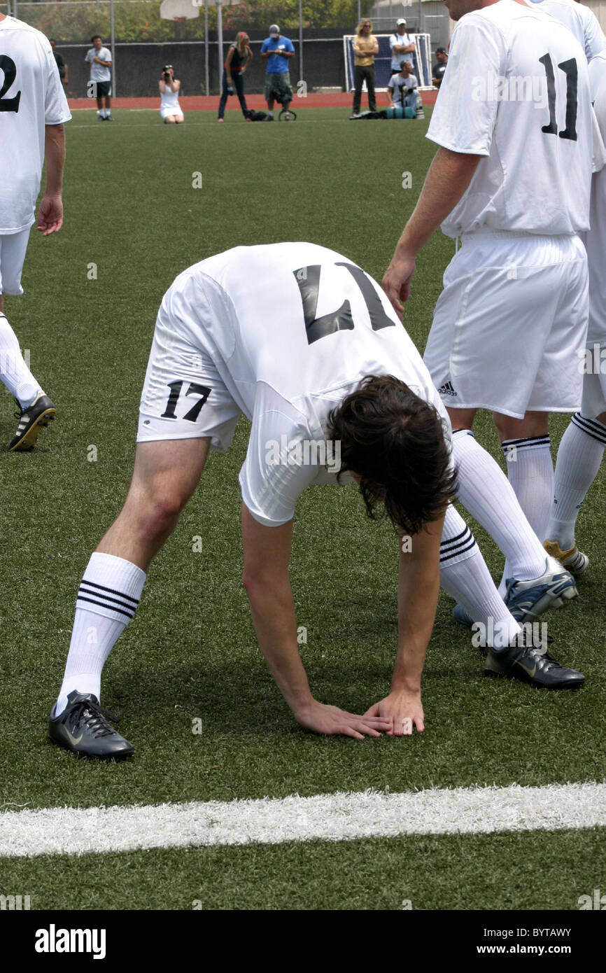 "Brandon Routh de survivants football match de football célébrité ...