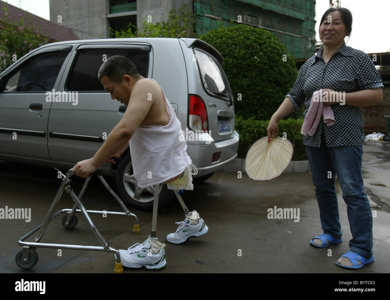 La moitié homme marche encore une fois voici moitié homme Peng Shulin ...