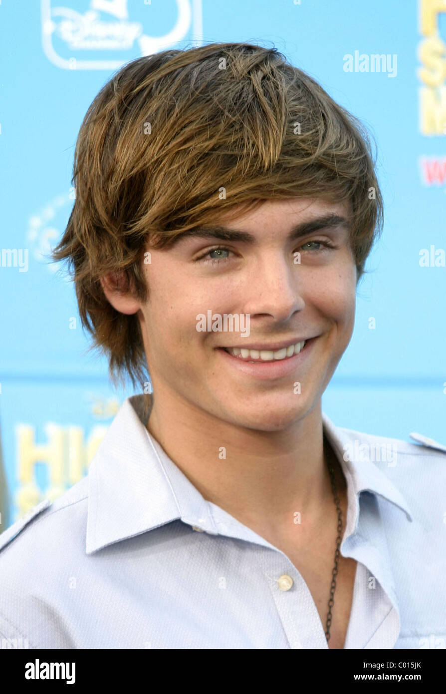 Zac Efron 'High School Musical 2' Première Mondiale au cinéma AMC ...