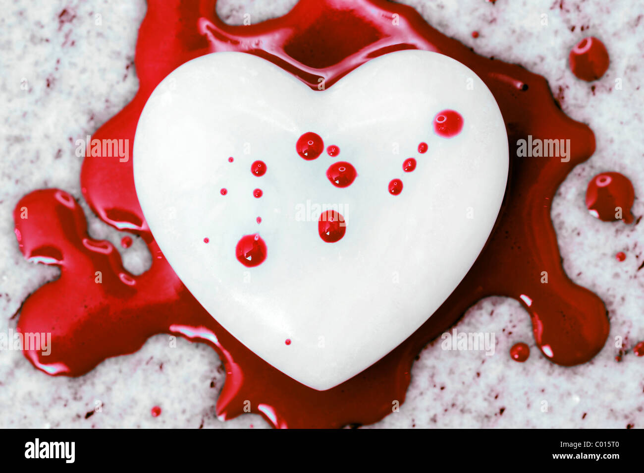 Broken bleeding heart symbol love Banque de photographies et d’images à ...