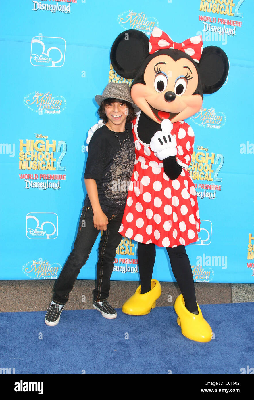 Moises Arias et Minnie de Disney's 'High School Musical 2' Première ...