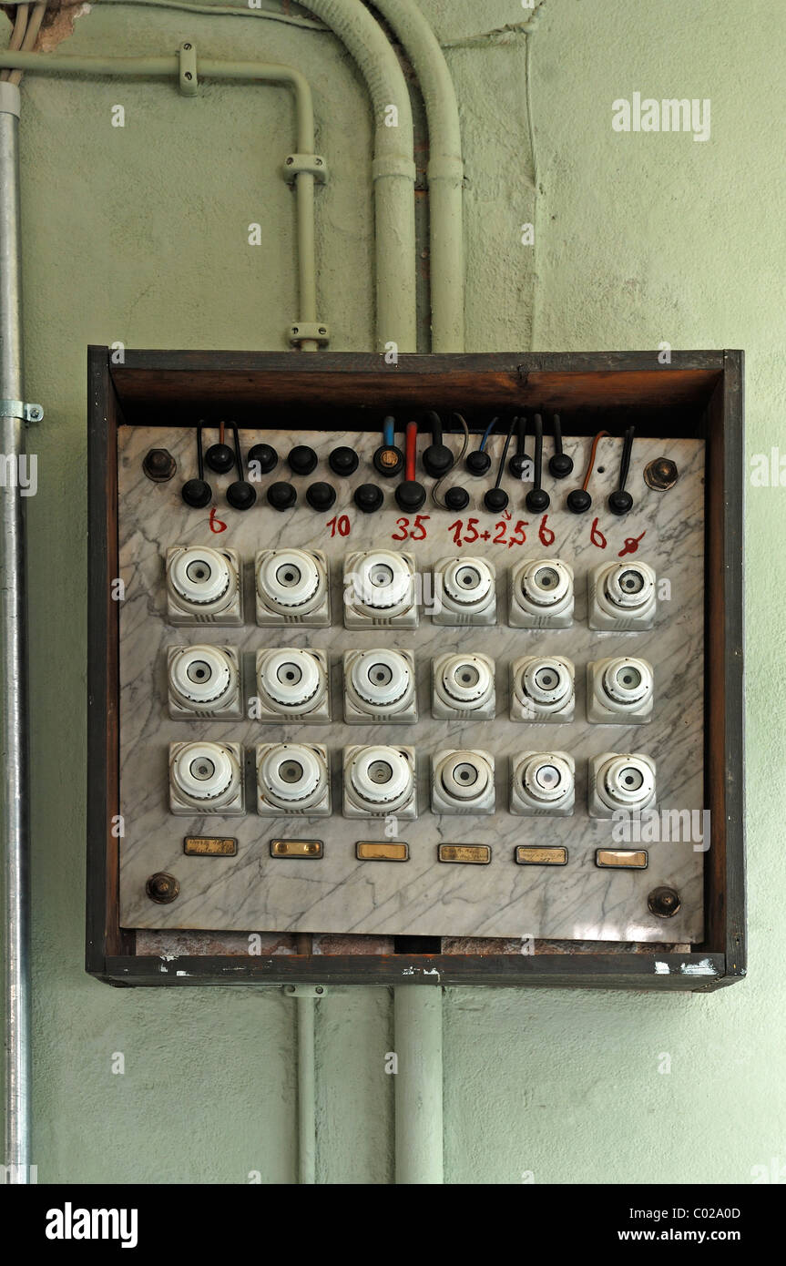 Old fuse box Banque de photographies et d’images à haute résolution - Alamy