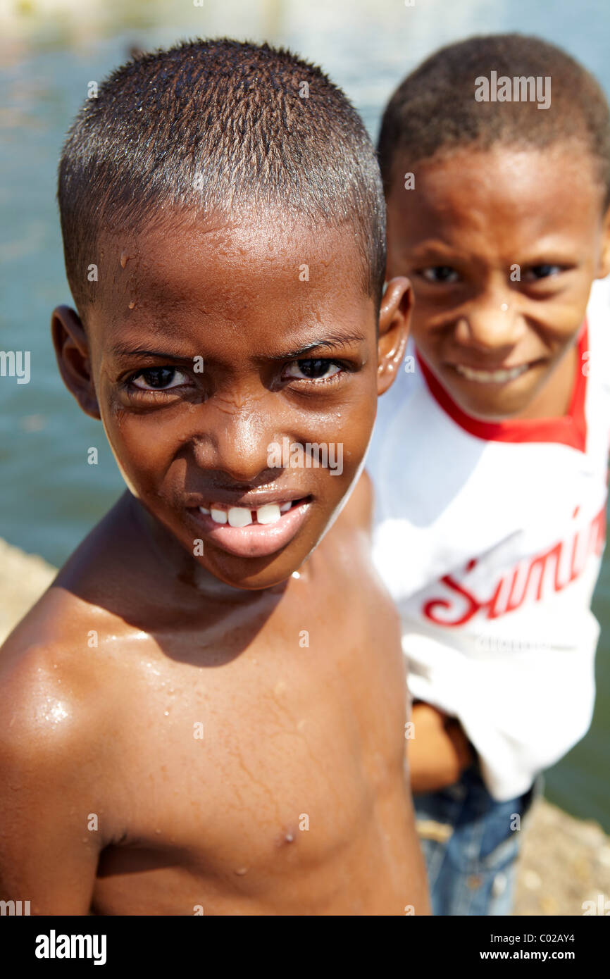 Enfants colombiens Banque de photographies et d’images à haute ...