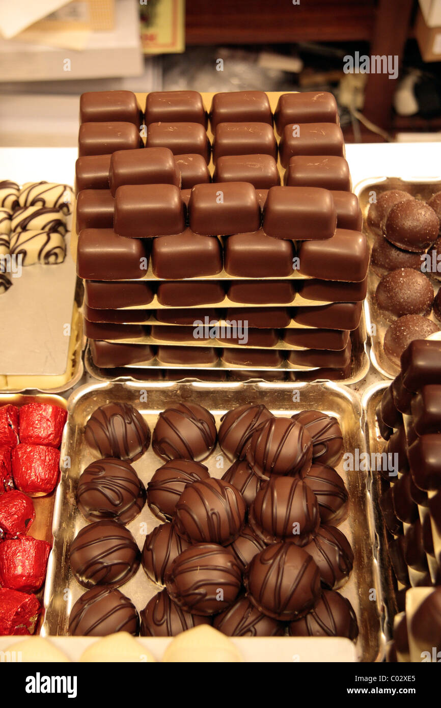 Chocolats belges de luxe Banque de photographies et d’images à haute résolution - Alamy