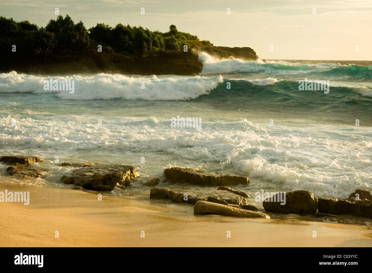 Sandy bay sur Nusa Lembongan, à Bali, l'Indonésie est l'une des plus ...