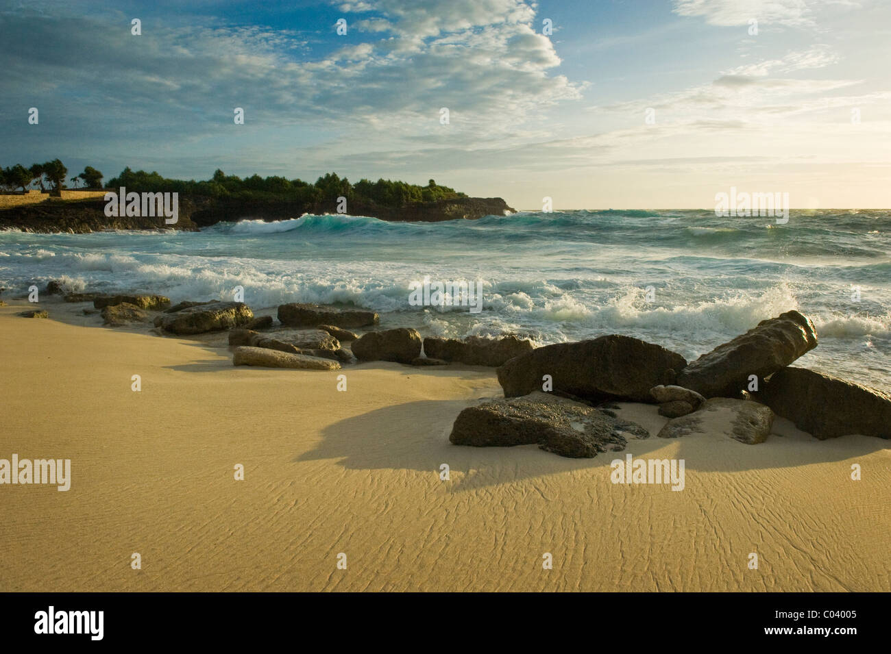 Sandy bay sur Nusa Lembongan, à Bali, l'Indonésie est l'une des plus ...