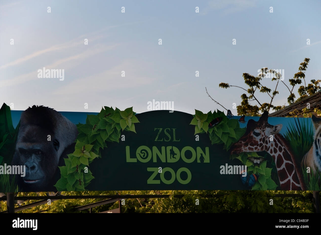 London zoo entrance Banque de photographies et d’images à haute ...