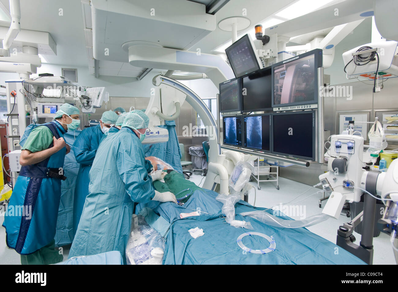 Cardiac surgery Banque de photographies et d’images à haute résolution ...