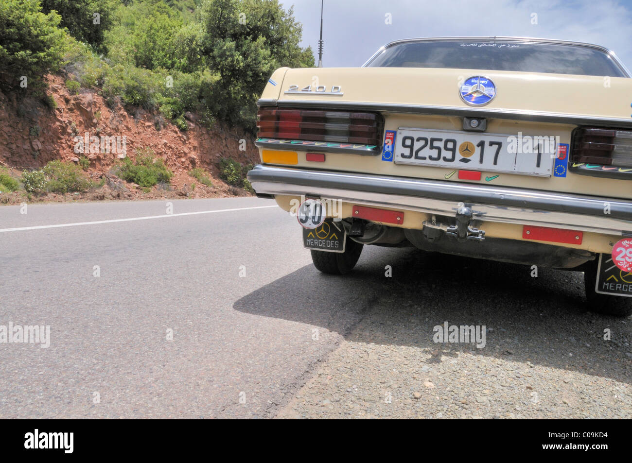 Grand Taxi, Mercedes 240 D, le Maroc, l'Afrique Photo Stock - Alamy