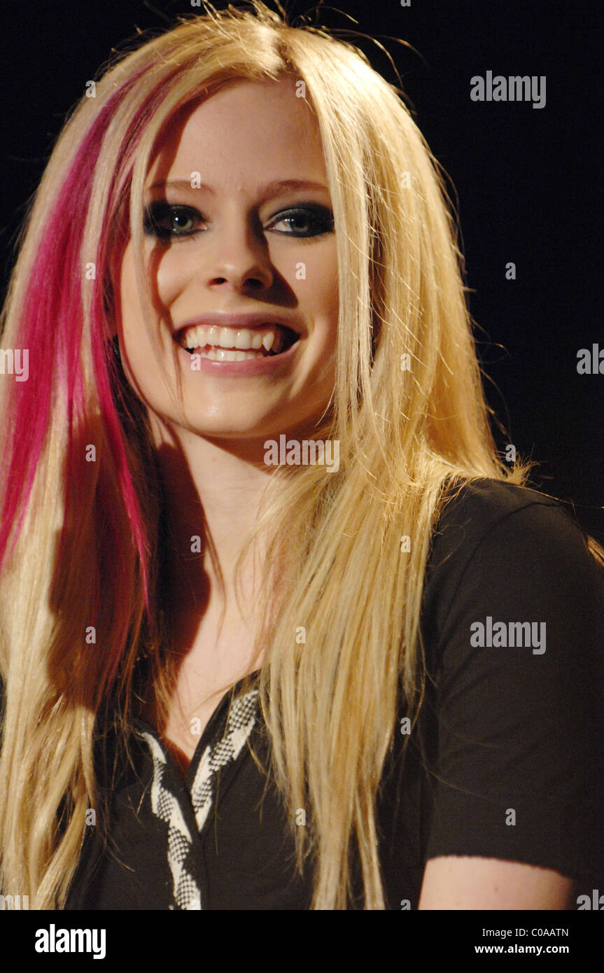 LAVIGNE VA SOLO sur la tournée 2008 de pop punk Avril Lavigne a lancé ...