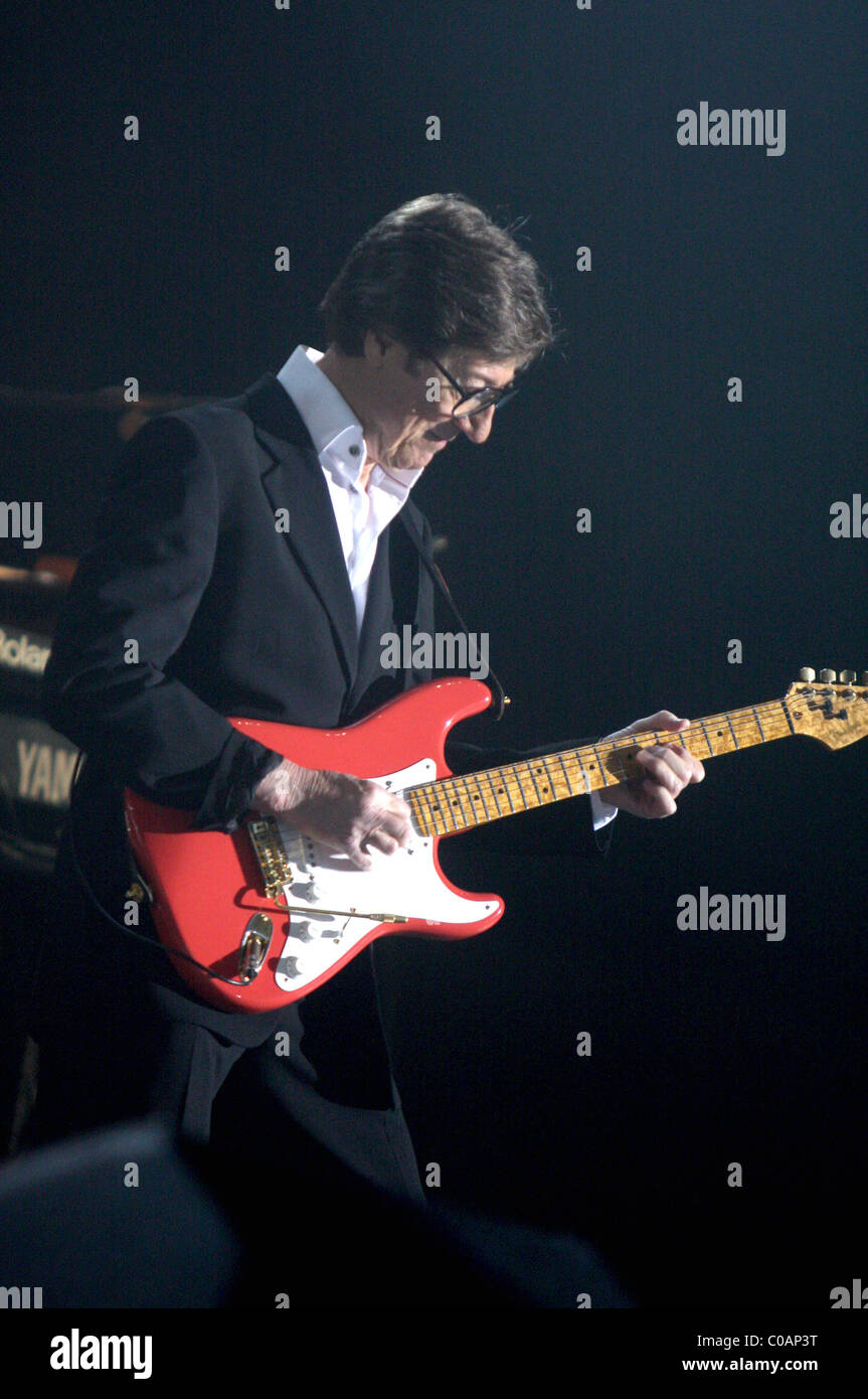 Hank Marvin Sir Cliff Richard et les Shadows en concert à l'Ahoy ...
