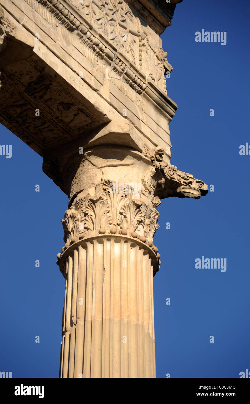 Ancienne colonne corinthienne romaine Banque de photographies et d ...