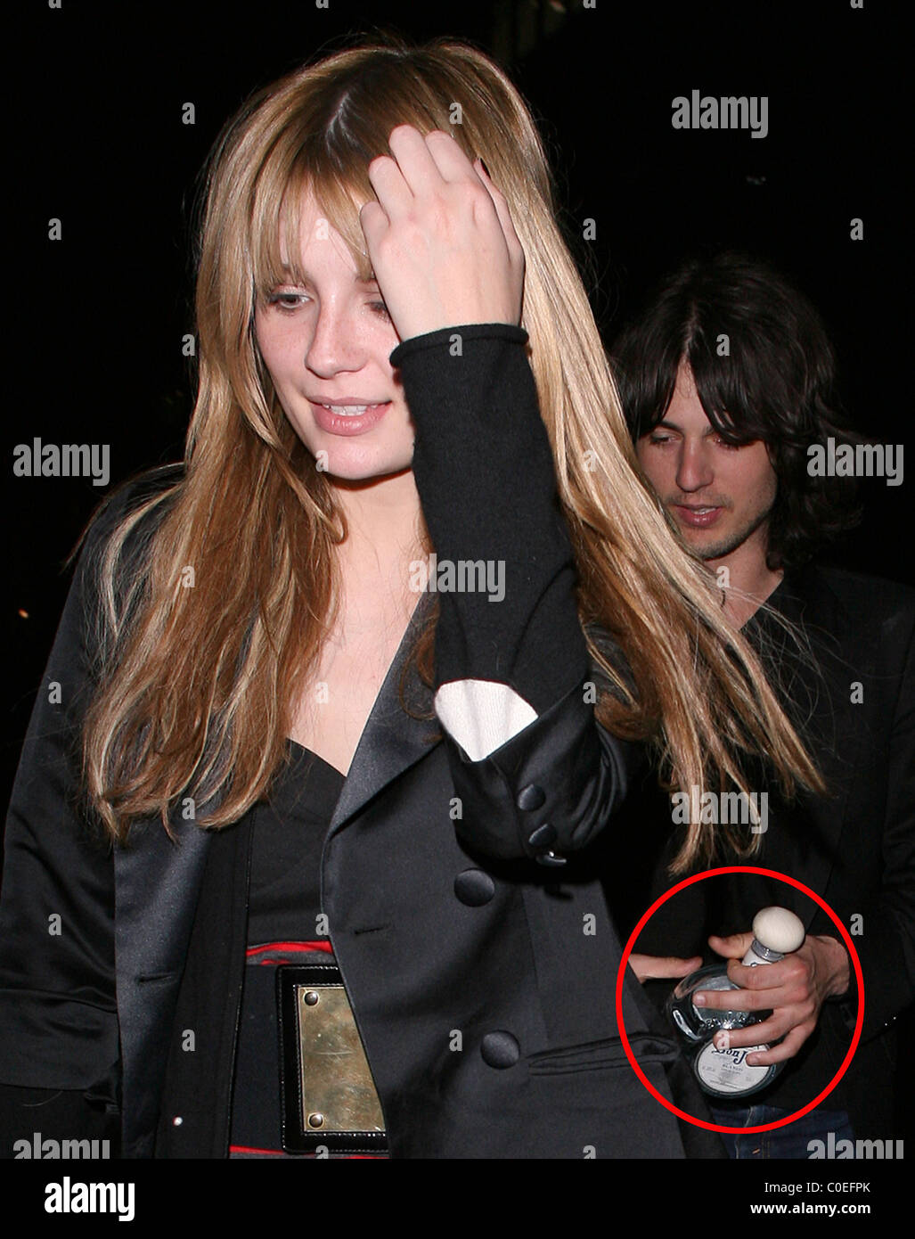 Mischa Barton et son petit ami Taylor Locke, qui serre une énorme ...