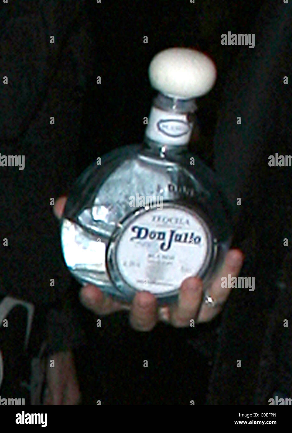 Mischa Barton et son petit ami Taylor Locke, qui serre une énorme ...