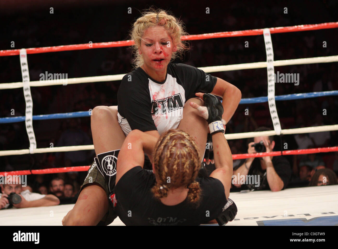 Fight entre Kim Rose et légende Randy Couture MMA's femme Kimberly dans ...