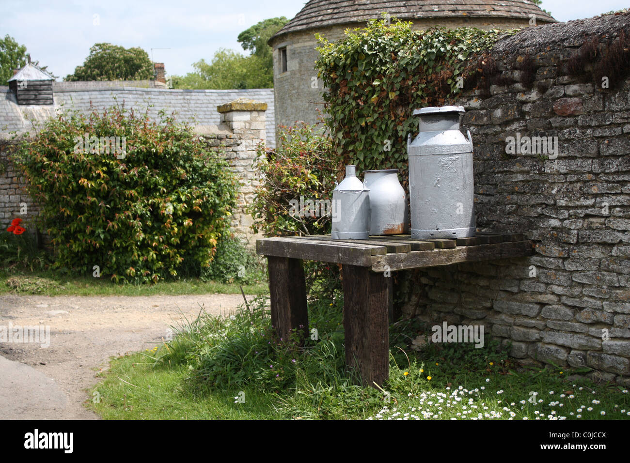 Milk churn churns Banque de photographies et d’images à haute ...