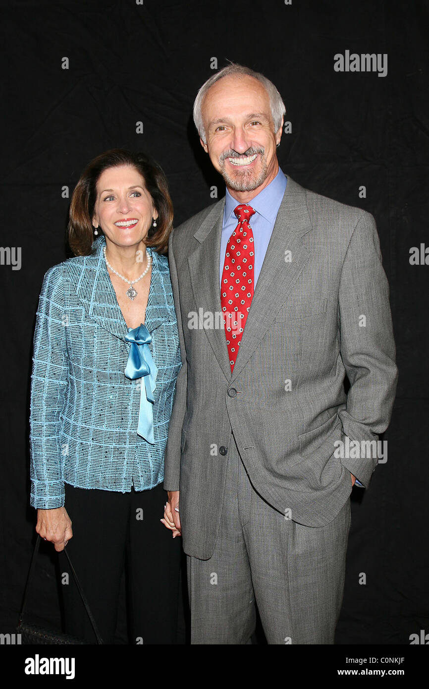 Michael gross wife elza bergeron Banque de photographies et d’images à ...