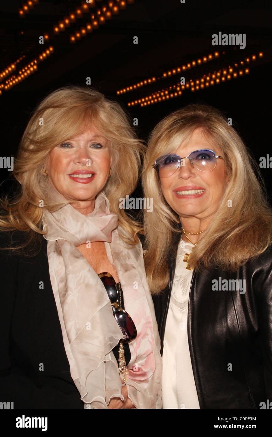 Connie Stevens et Nancy Sinatra Maintien de la promesse de notre petit ...