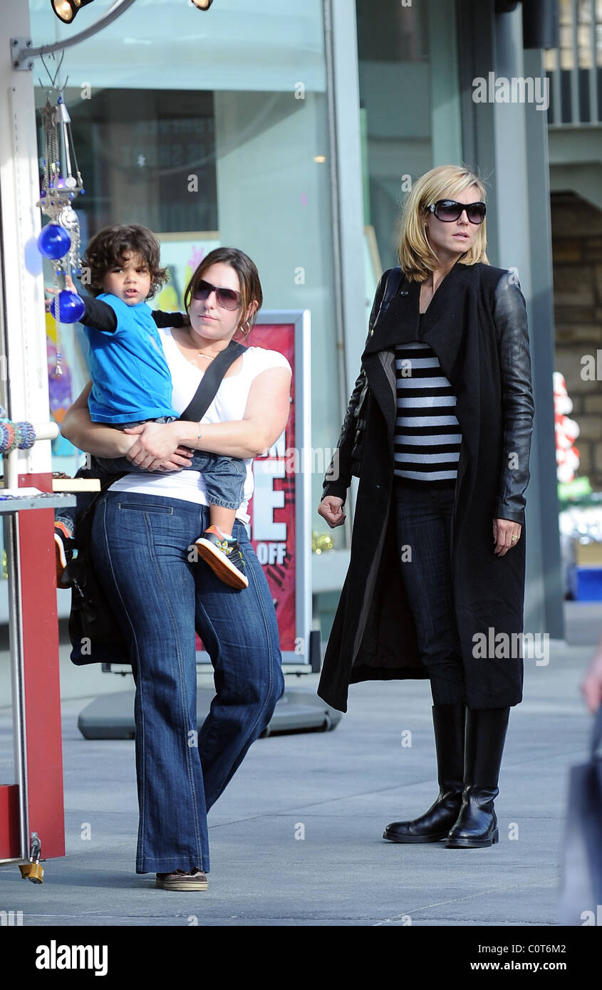 Heidi Klum et son fils Henry de quitter le village après le magasinage ...