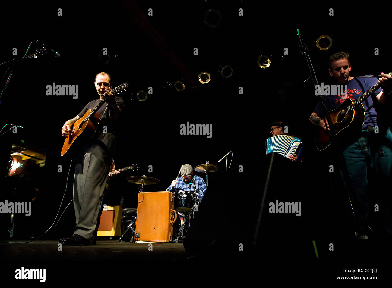 Social distortion Banque de photographies et d’images à haute ...